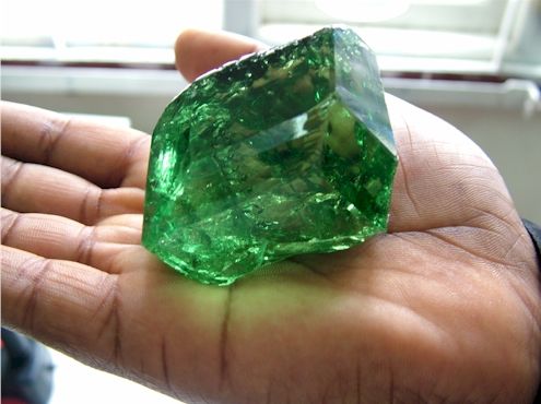 TỔNG QUAN VỀ TSAVOLIT (TSAVOLITE) – Kabala Huyền Học